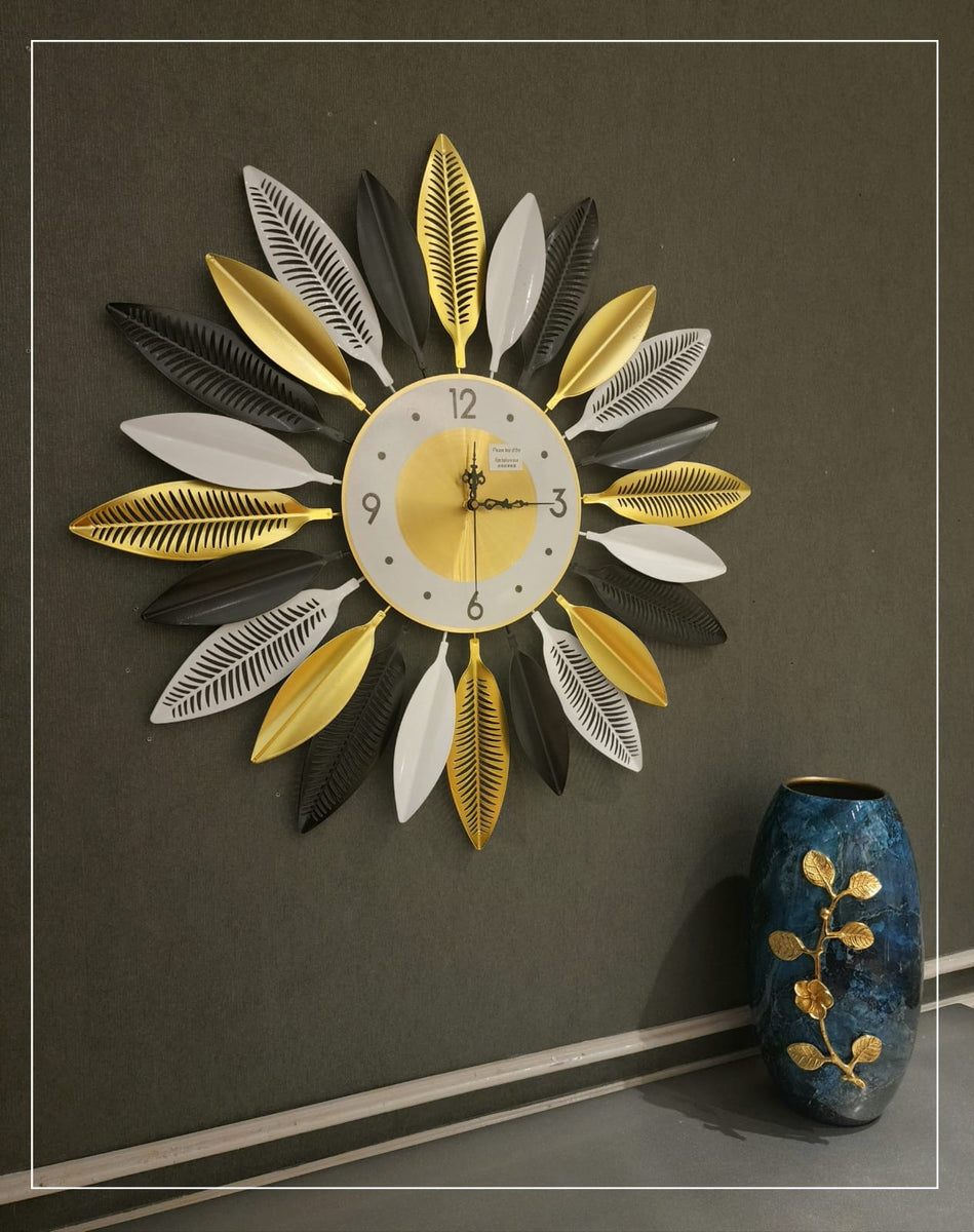 Simplistic Design Metal Wall Clock – Saajawat